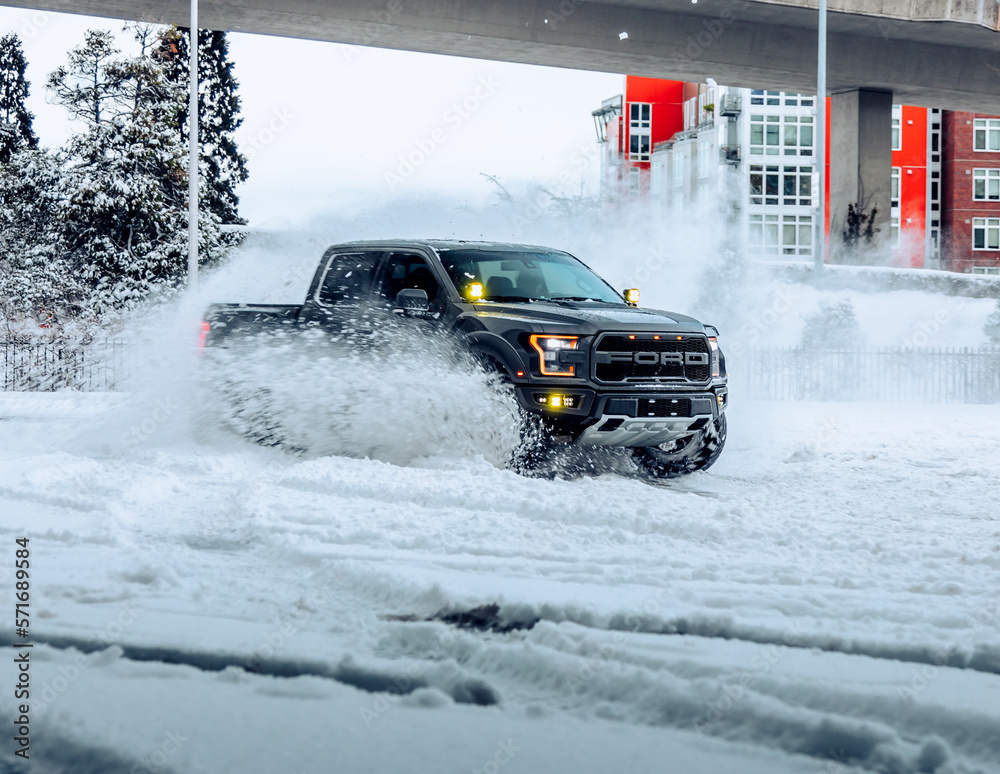 Seattle, WA, USA Feb 14, 2023 Ford Raptor in the snow 素材庫相片 | Adobe Stock
