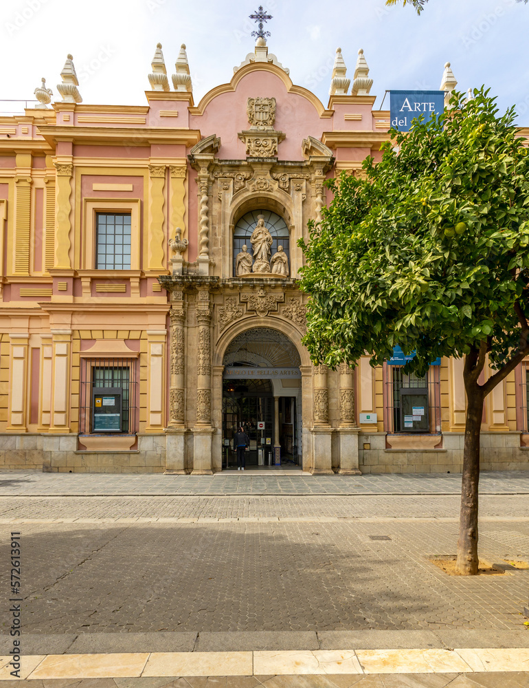 Imagen vertical de la fachada del Museo de Bellas Artes de Sevilla ...