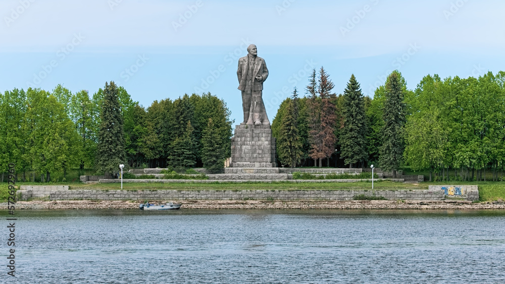 Dubna, Russia. Giant Lenin Monument at the shore of Volga river, the ...