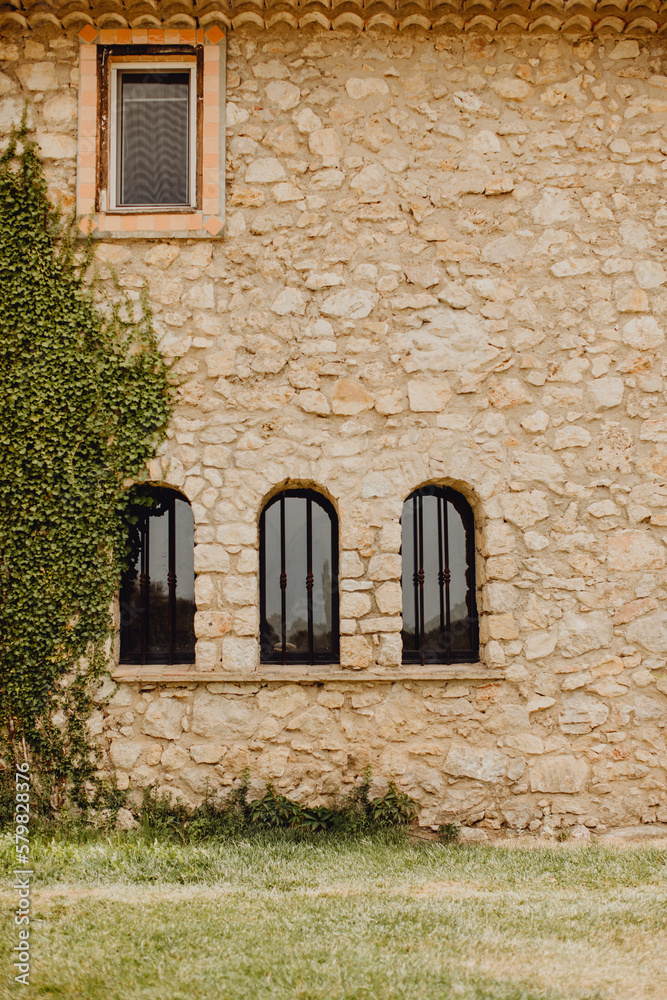 Façade de la bastide provençale en pierre Stock Photo | Adobe Stock