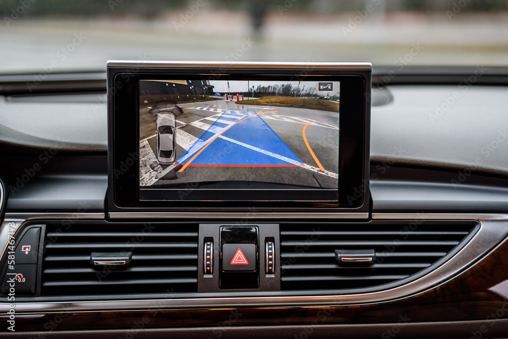 Zdjęcie bez tantiem: Multimedia screen in car, rear view camera ...