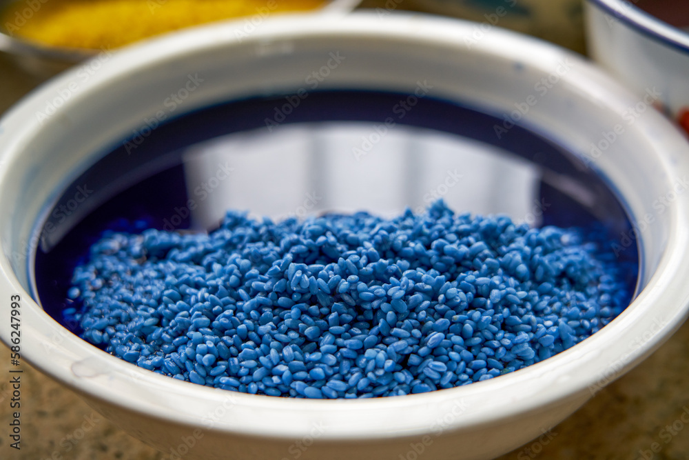 Foto de Stock The process of making five-color glutinous rice, a ...