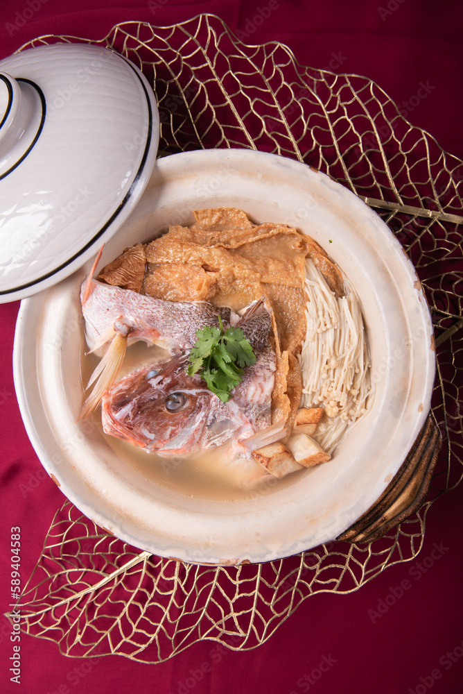 local boiled cook live fresh red grouper fish head with hot herb pepper ...