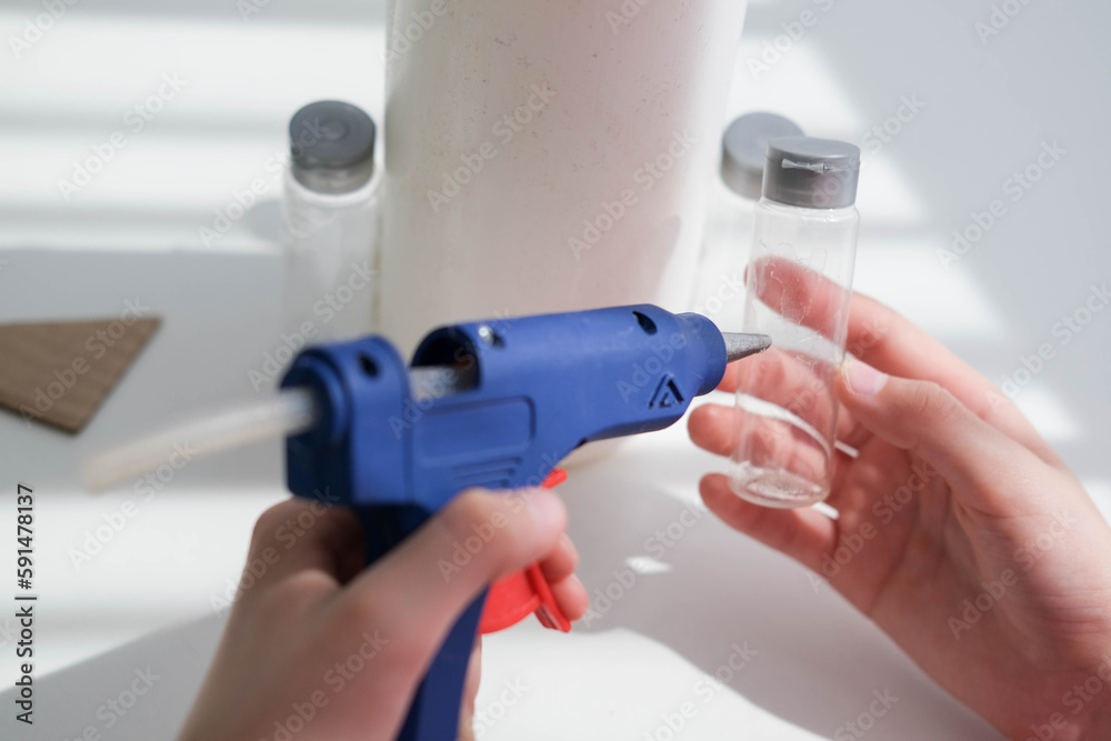 Step-by-step instructions for making crafts from improvised materials ...