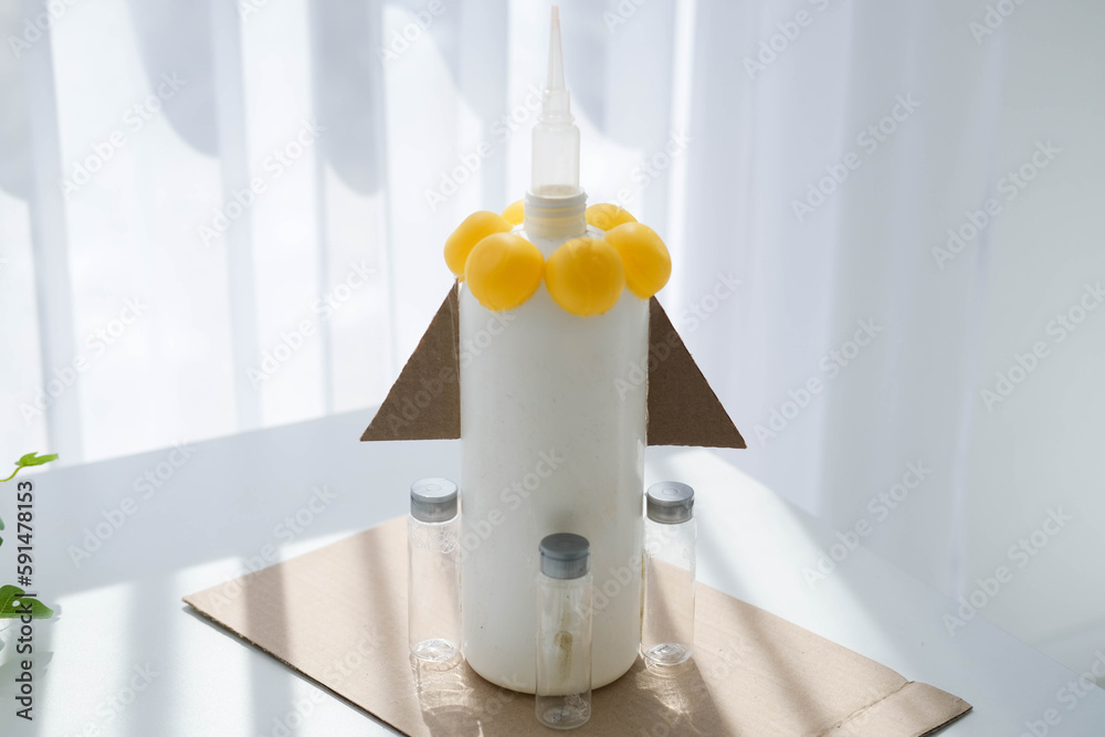 Step-by-step instructions for making crafts from improvised materials ...