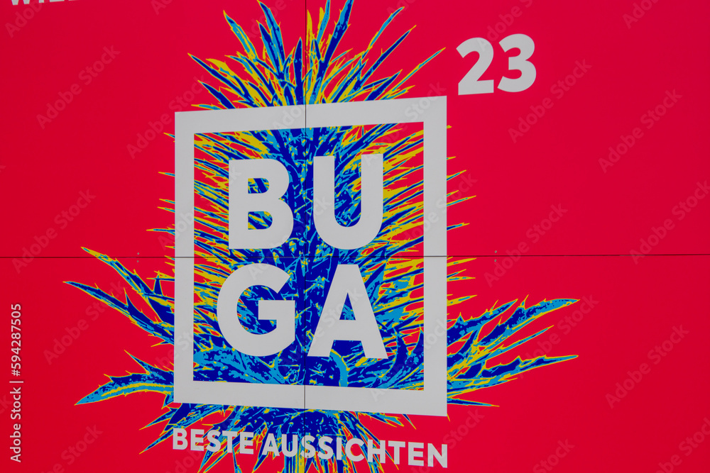 BUGA (Bundesgartenschau) Mannheim 2023: Logo der BUGA vorm Haupteingang ...