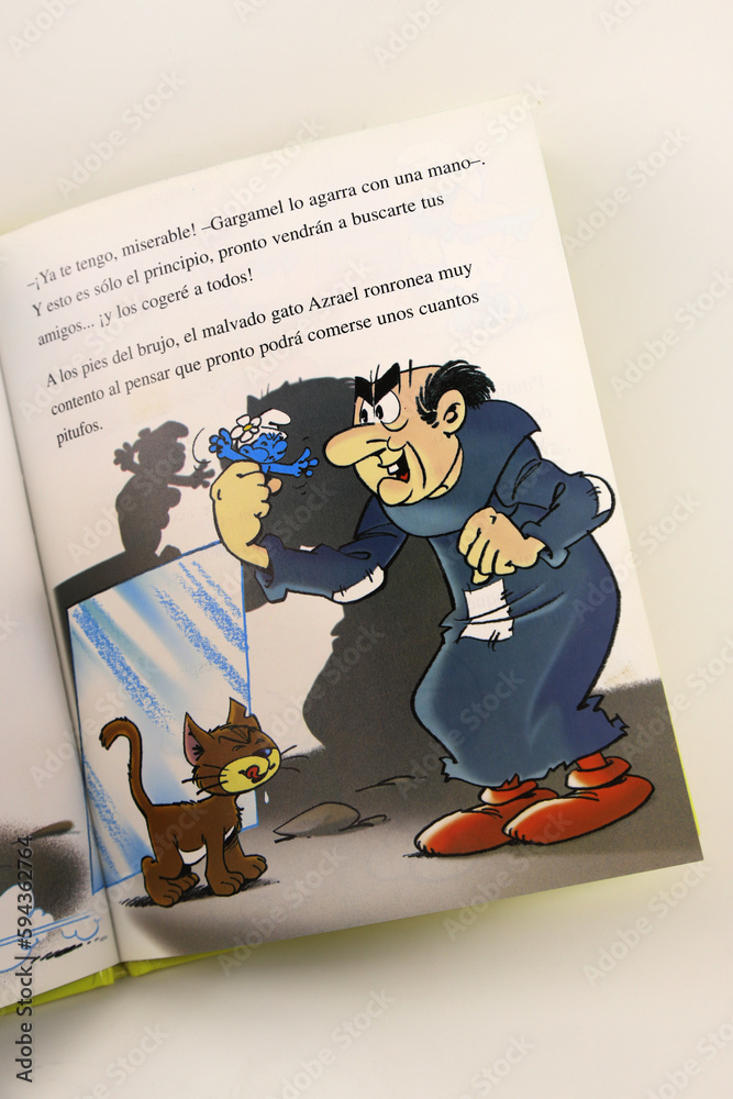 Foto de Stock The Smurfs storybook. The wizard Gargamel and his cat ...