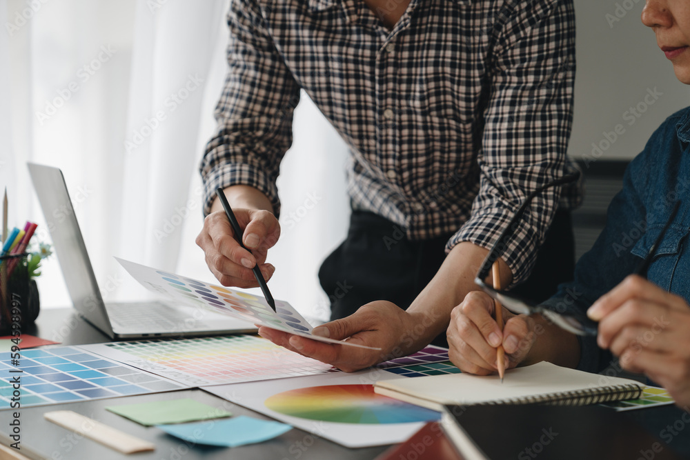 Engineers, graphics, architects and painters are meeting to discuss and ...