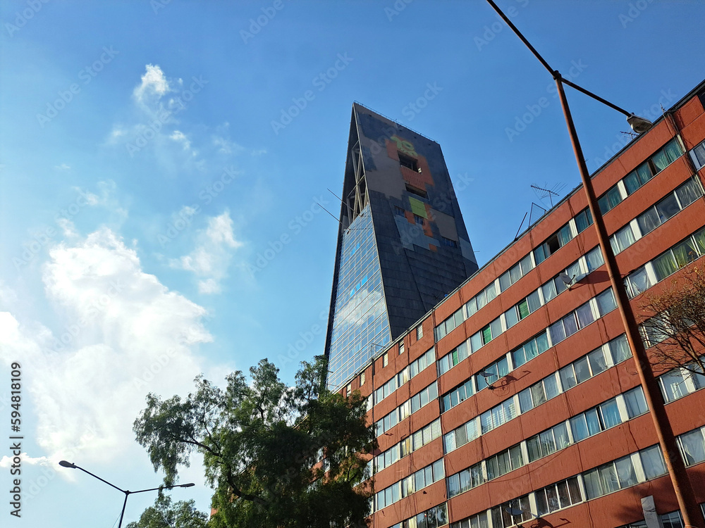 Foto de Stock Mexico City, Mexico - Apr 06 2023: The Insignia Tower or ...