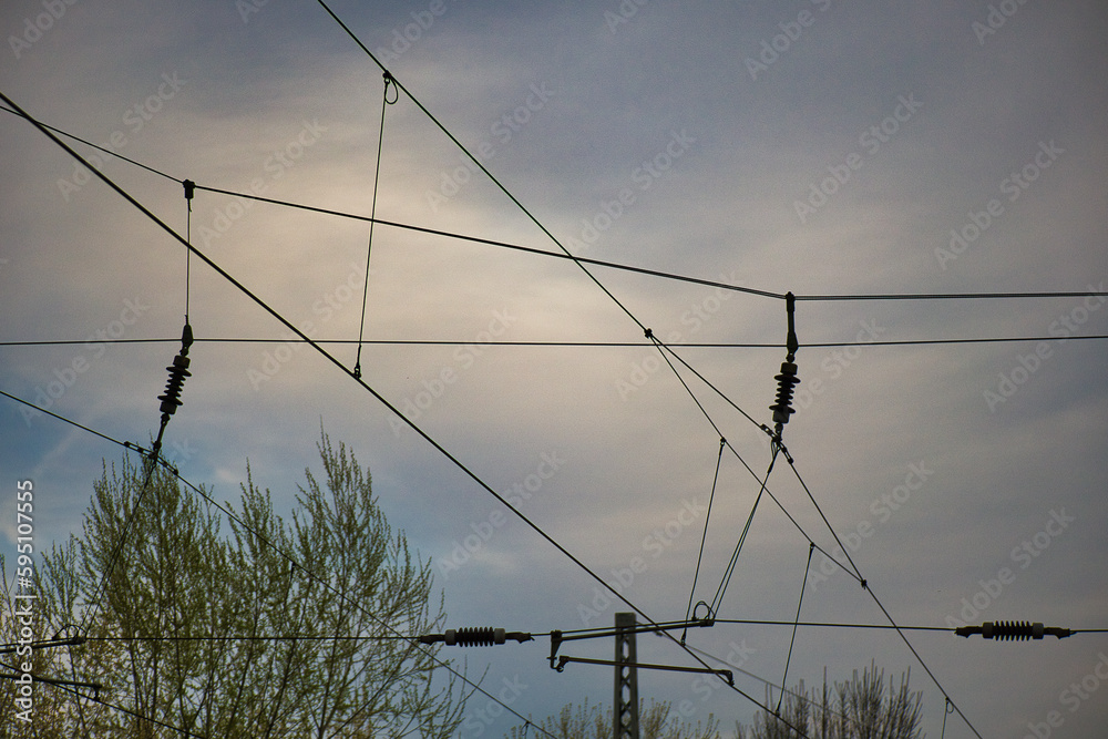 Photo Stock Mast und Kabel einer Oberleitung der Bahn, Stromversorgung ...