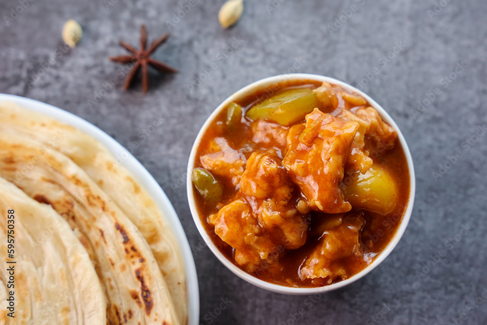 Photo Stock Chilli chicken with Kerala parathas porotta roti parotta ...