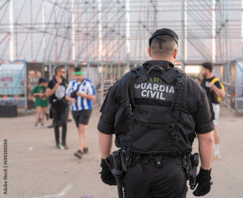 An officer of the Civil Guard at the exit of a rock concert Stock Photo ...