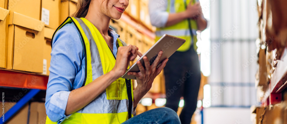 Engineer team cargo shipping order detail export and import, goods ...