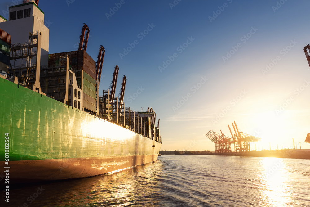 Scenic view giant cargo container ship loading Hamburg city port ...