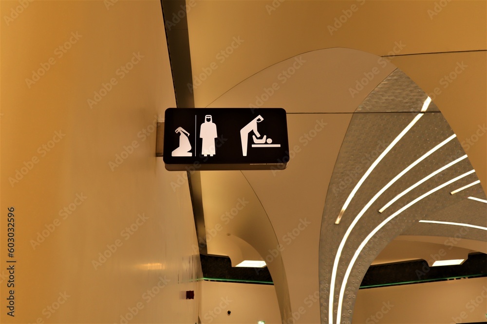 ภาพถ่าย Stock Doha, Qatar. Inside metro station - Doha Metro. Arabian ...