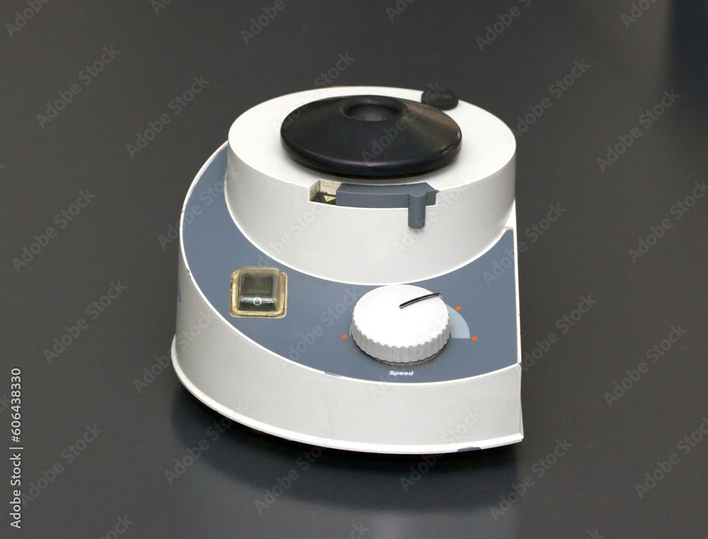 Automatic analog vortex mixer for mix small vials of liquid by ...