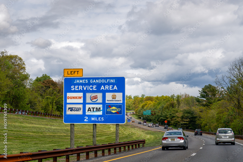 Woodcliff Lake, NJ - May 3, 2023: The Garden State Parkway rest stop ...