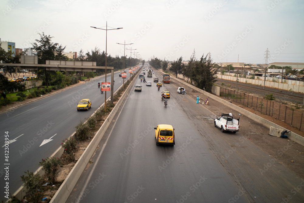 Photo Stock l'autoroute à la sortie de Dakar centre au Sénégal en ...