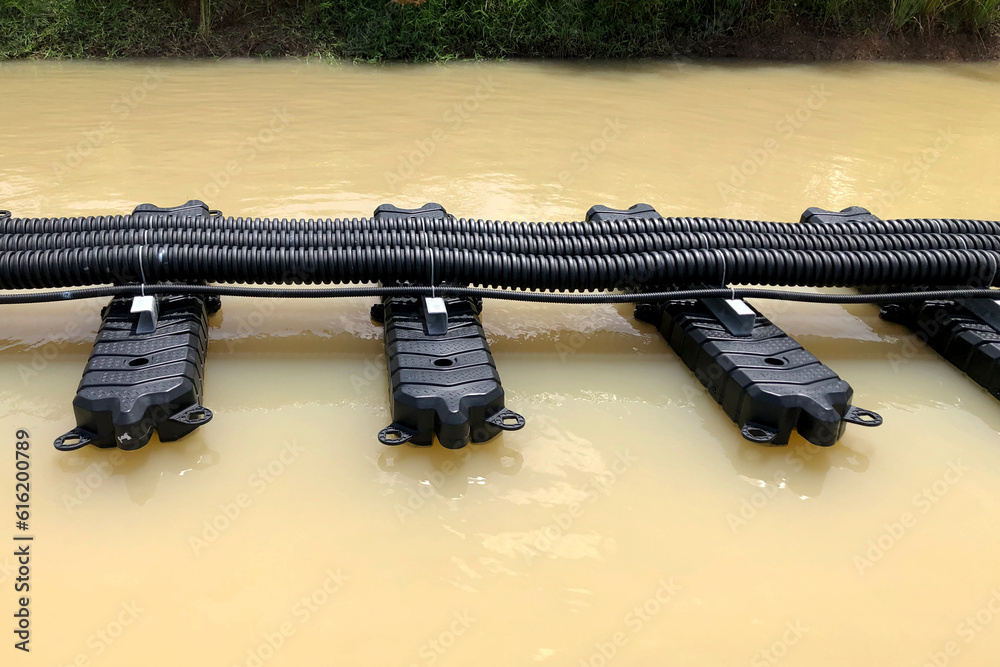 Floating Photovoltaic Solar Plants: The main flexible cable conduit to ...