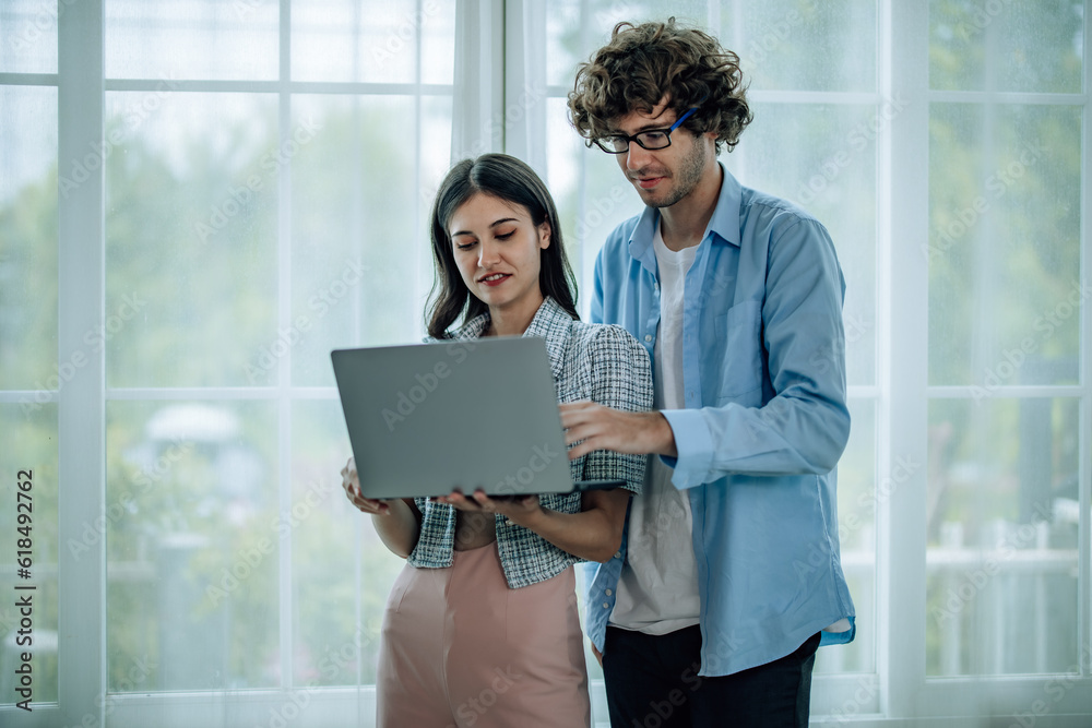 Foto de Stock Prototype engineers collaborate to select Pantone colors ...