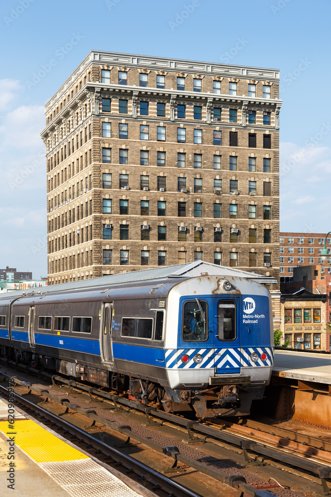 Metro-North Railroad commuter train public transport at Harlem 125th ...