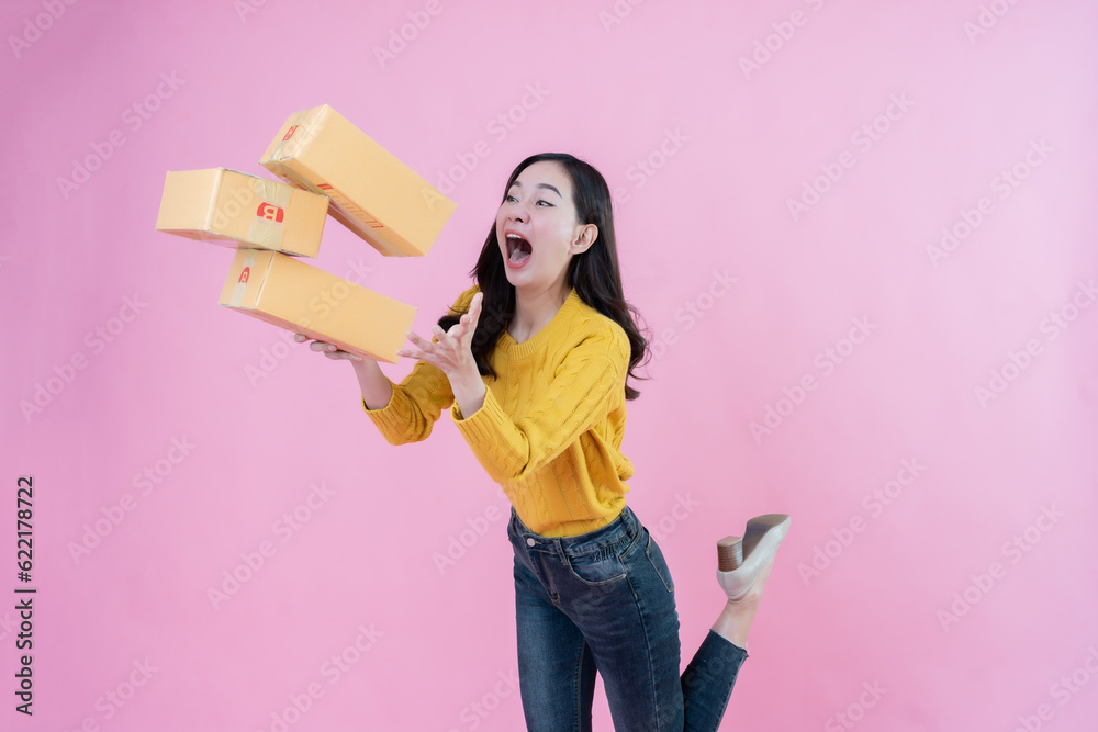 Online seller Shocked and excited faces, three parcel boxes floated in ...