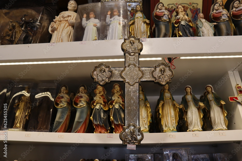 Stock-Foto „Religious Christian Cross souvenirs Gold and Silver ...