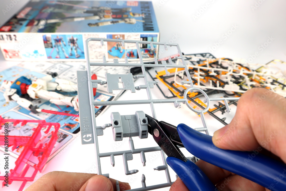 Bandai Gunpla plastic model kit HG size of Gundam RX78 vintage model is ...