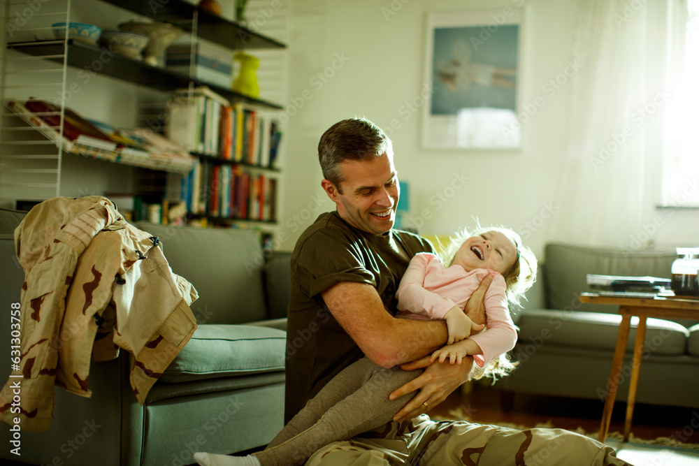 American soldier coming home to his daughter after being deployed Stock ...