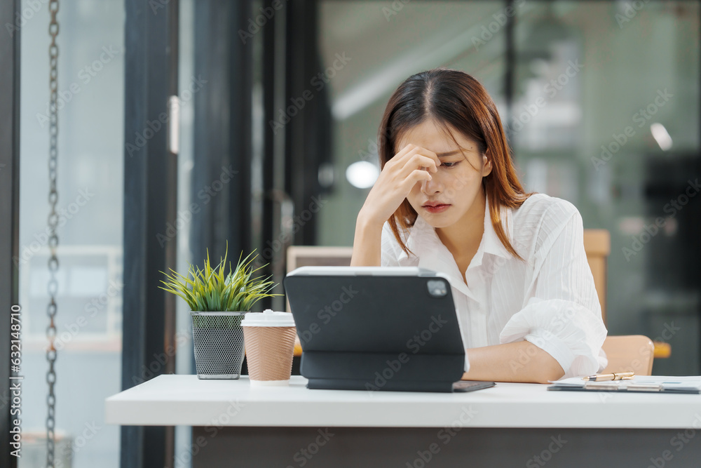 Businesswoman and stress, How can they fight it? Pain, including back ...