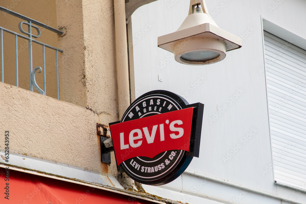 Levis clothing store brand text and shop logo sign Levi's entrance wall ...