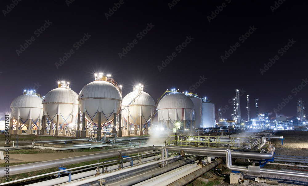 beautiful pictures of a natural gas factory at night and flashing ...