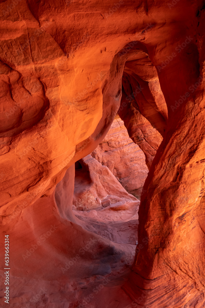 Stock-Foto „Interior view of windstone arch or fire cave in Valley of ...