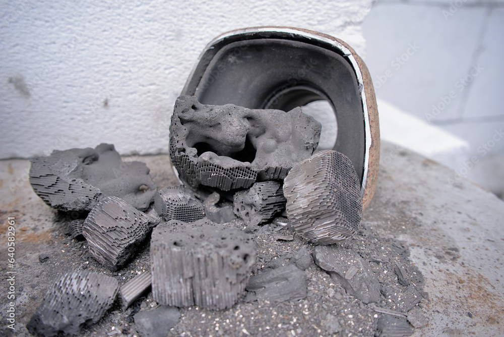 The catalyst is melted and destroyed with a cut metal catalyst bulb ...