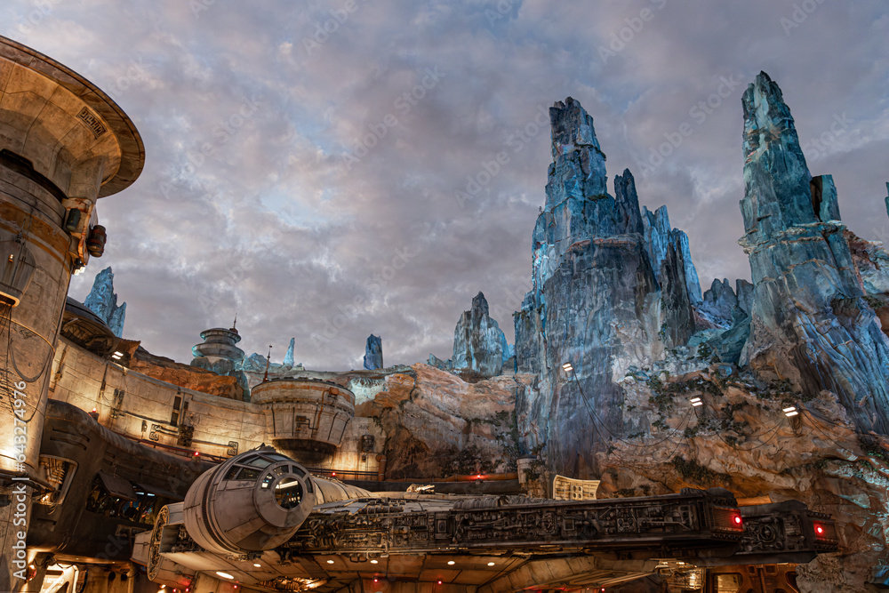 Smuggler's Run Ride at Disney's Star Wars: Galaxy's Edge Theme Park at ...