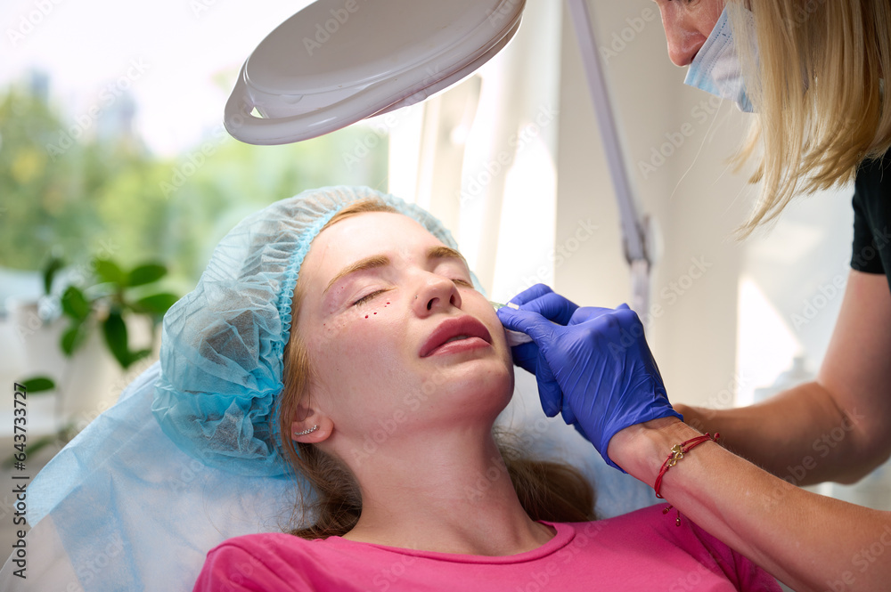 Cosmetologist injects substance in patient modifying face to make non ...