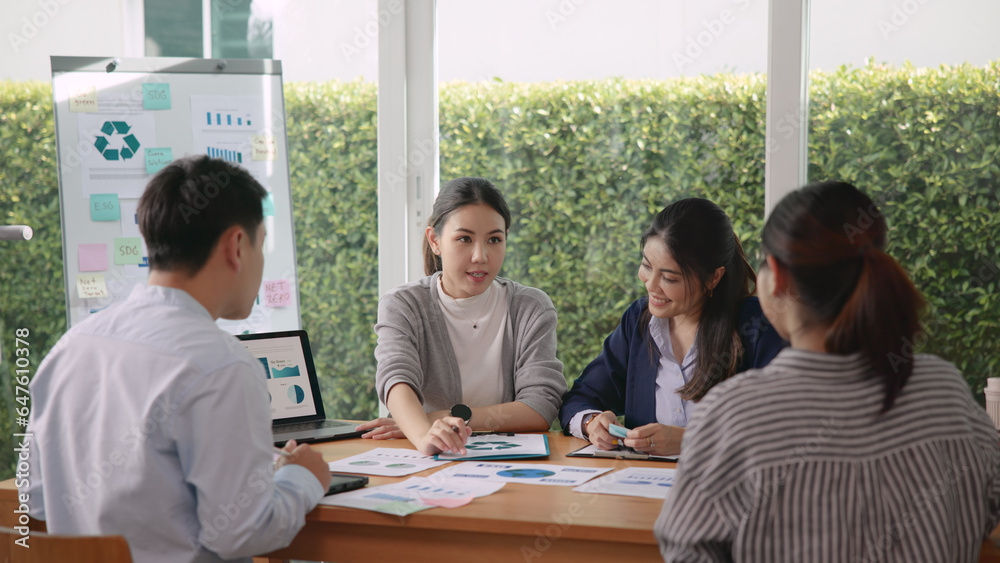 Foto de Stock Carbon offset price report CO2 emission. Future growth Net zero waste in ESG ...