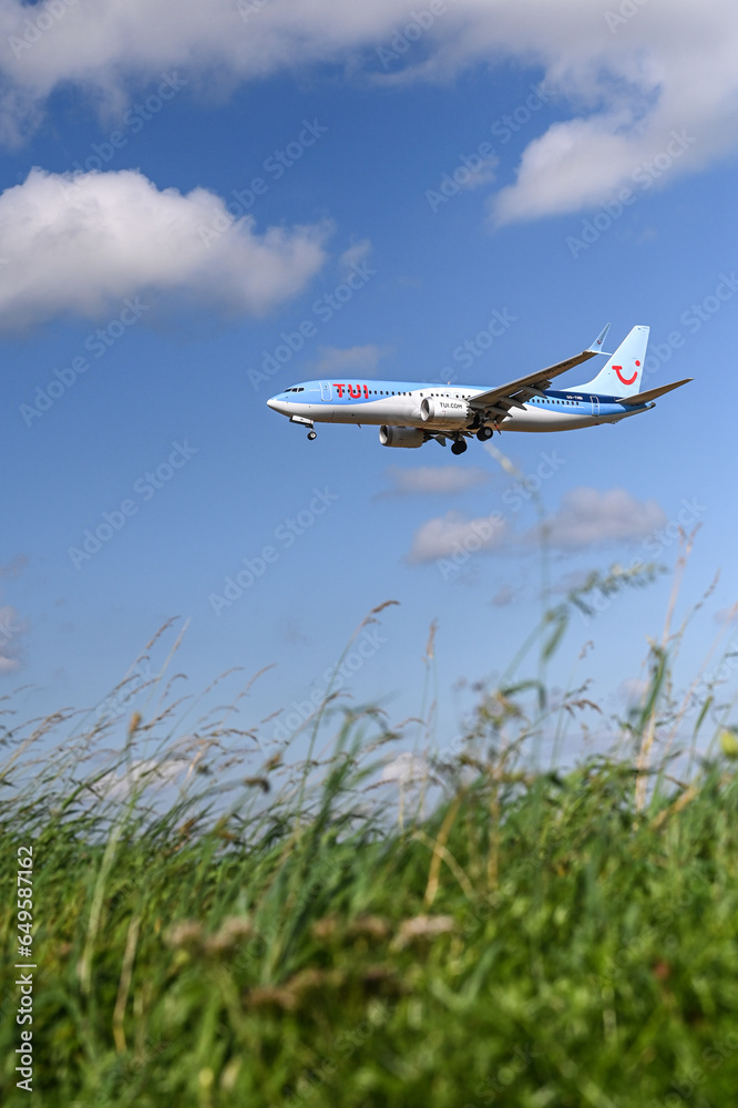 avion vol survol voyage compagnie aerienne aeroport Brussels Airport ...