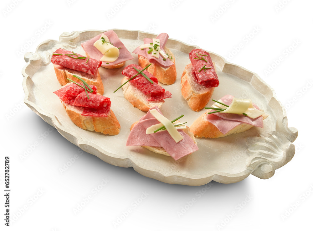 Canapés de jamón y embutido sobre bandeja de porcelana. Ham and sausage ...