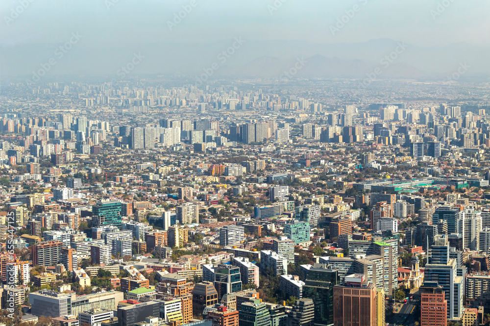 perspectiva aérea e os prédios da cidade de Santiago capital do Chile ...