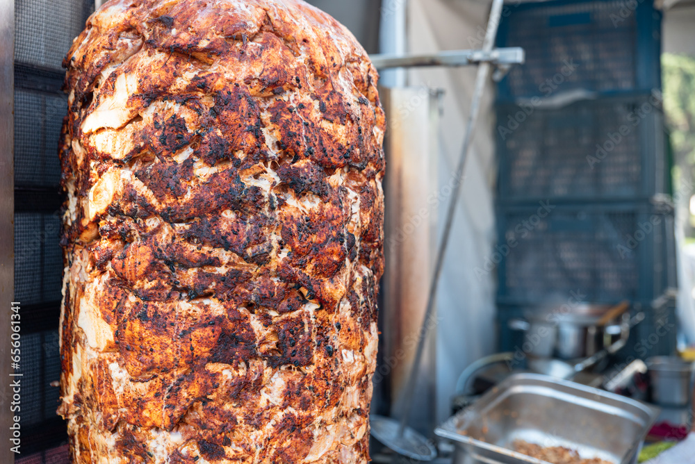 Stock-Foto „Grilled chicken meat on a vertical rotisserie used in ...