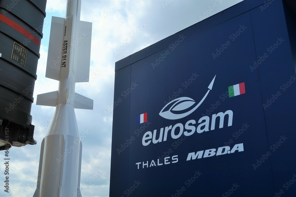 Missile Aster et logo du GIE Eurosam, regroupant les entreprises de défense MBDA & Thales pour ...
