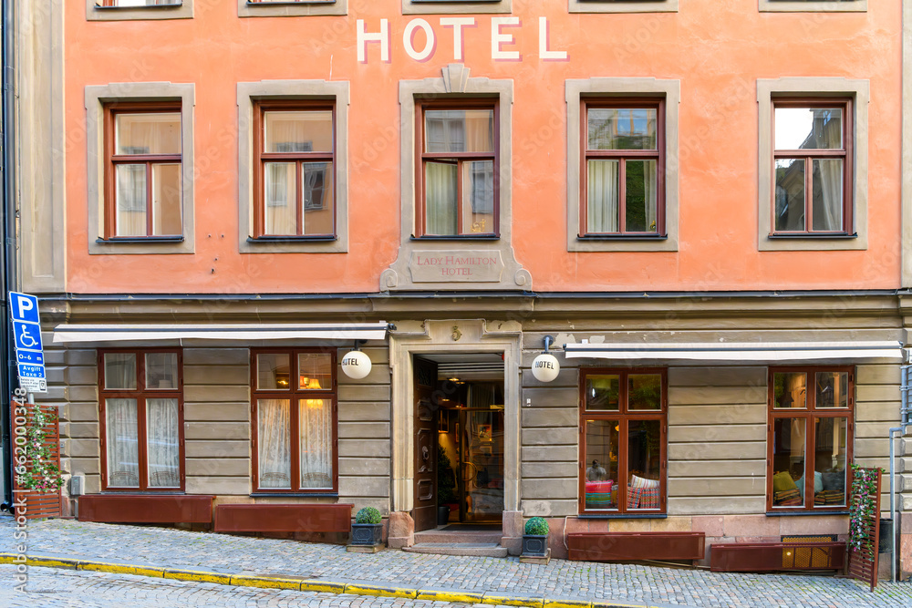 General street view of the front entrance to the 4-star Lady Hamilton Hotel on historic ...