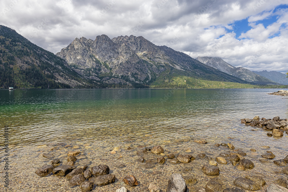 Foto de Stock Jenny Lake with Teewinot Mountain in the Grand Teton ...