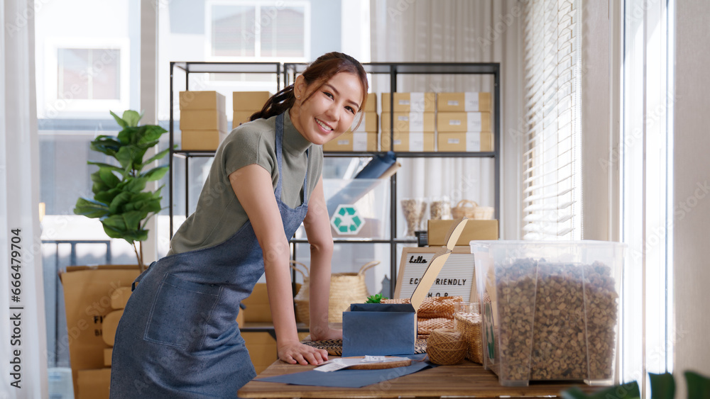 Go green vendor use eco packaging parcel carton box in net zero waste ...