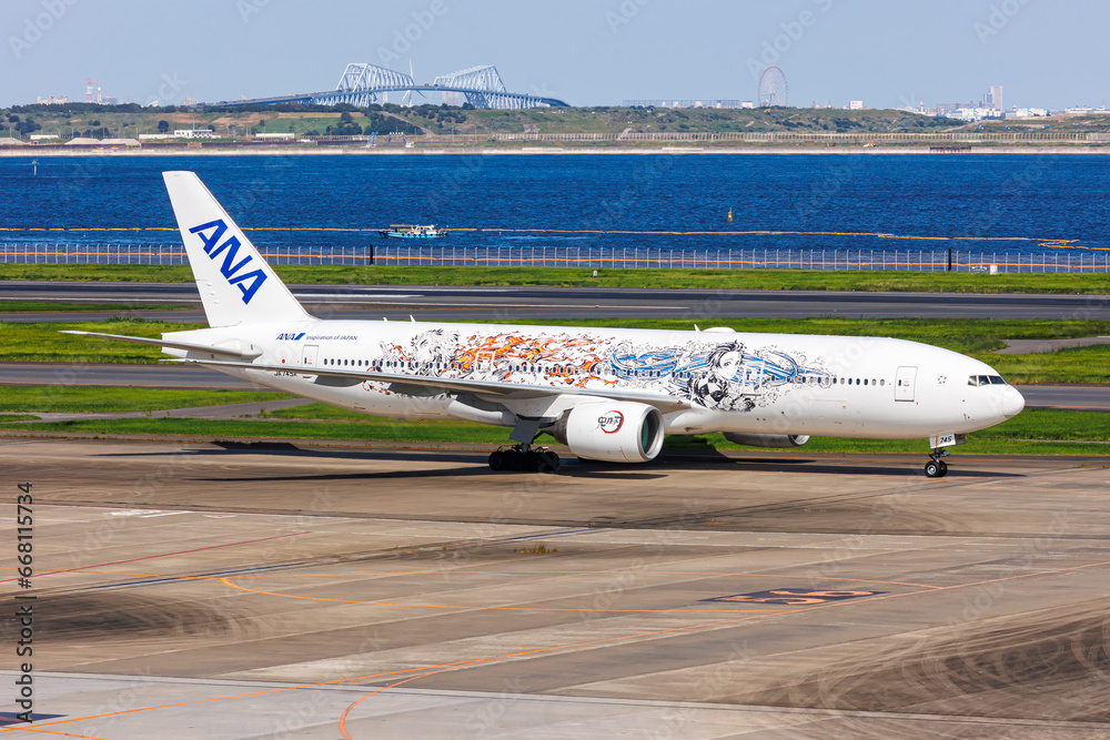 ANA All Nippon Airways Boeing 777-200ER airplane at Tokyo Haneda ...