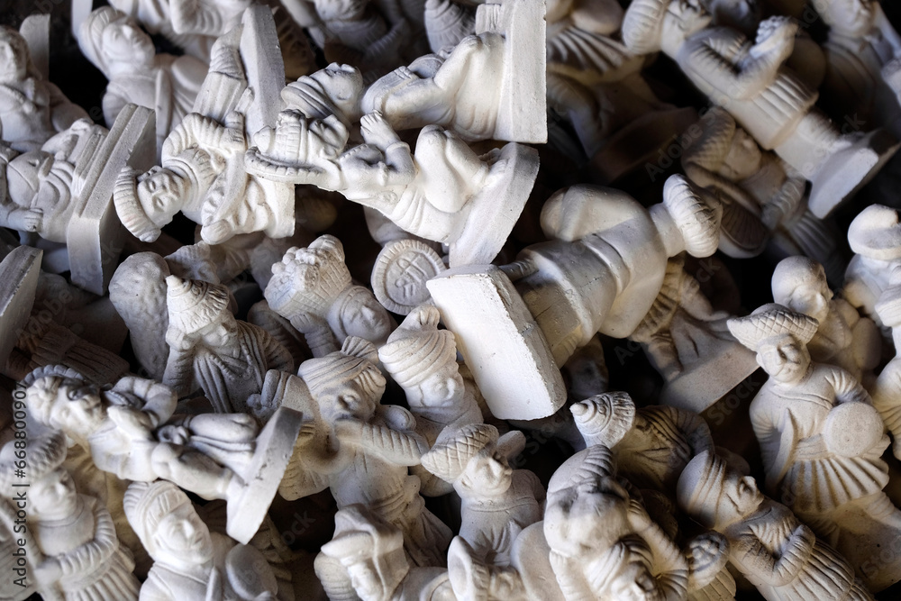 Traditional Potters make replicas of Chhatrapati Shivaji Maharaj ...