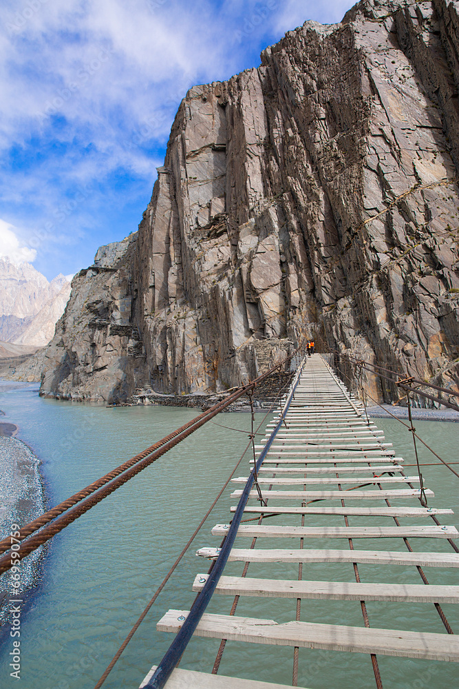 Suspension Hussaini bridge in Passu, Upper Hunza. Dangerous scary ...