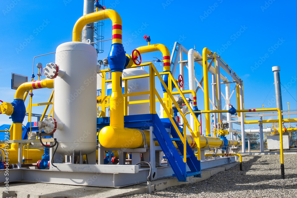 Foto Gas distribution station. Industrial facility. Gas processing ...