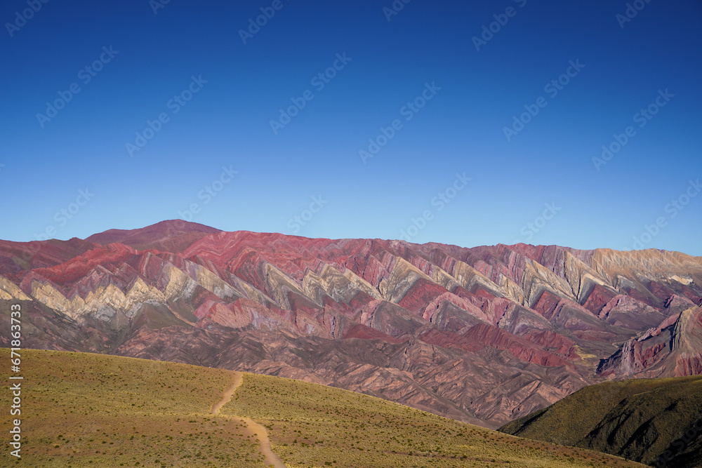 Cero de los catorce colores en la Serranía del Hornocal, Quebrada de ...